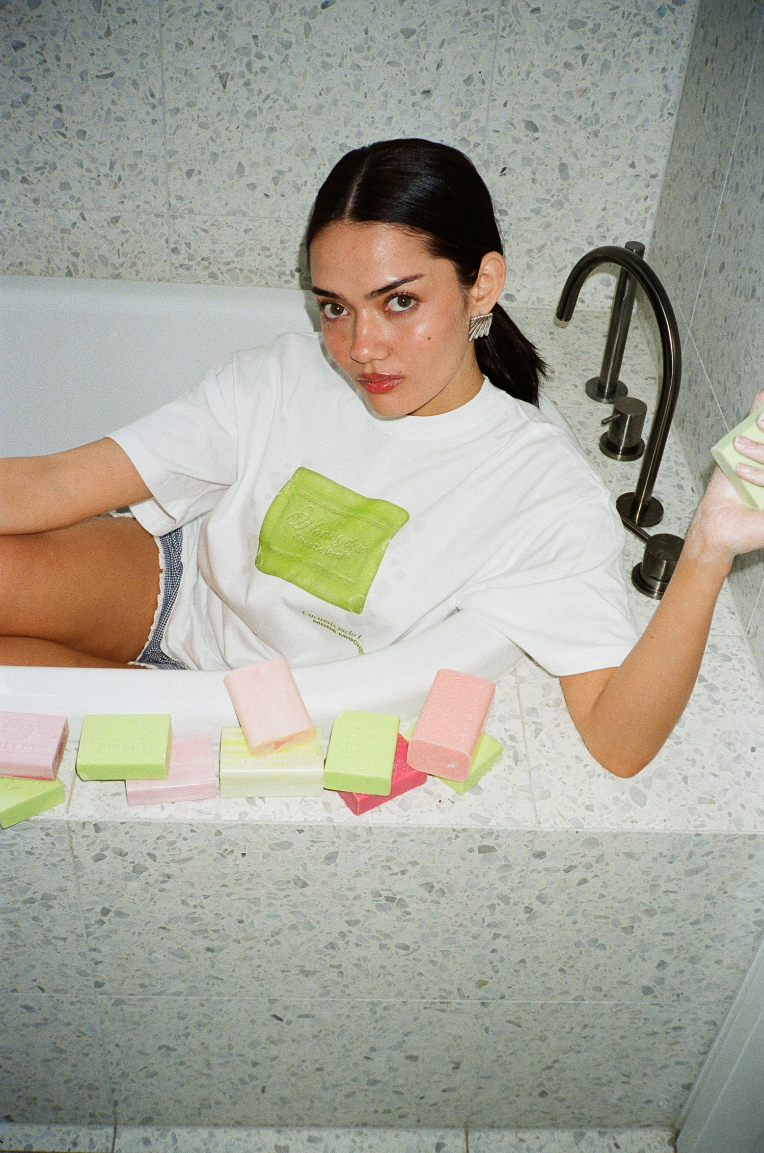 WARDROBE STAPLES INSPIRED BY THE 90S – Mode Mischief Studios