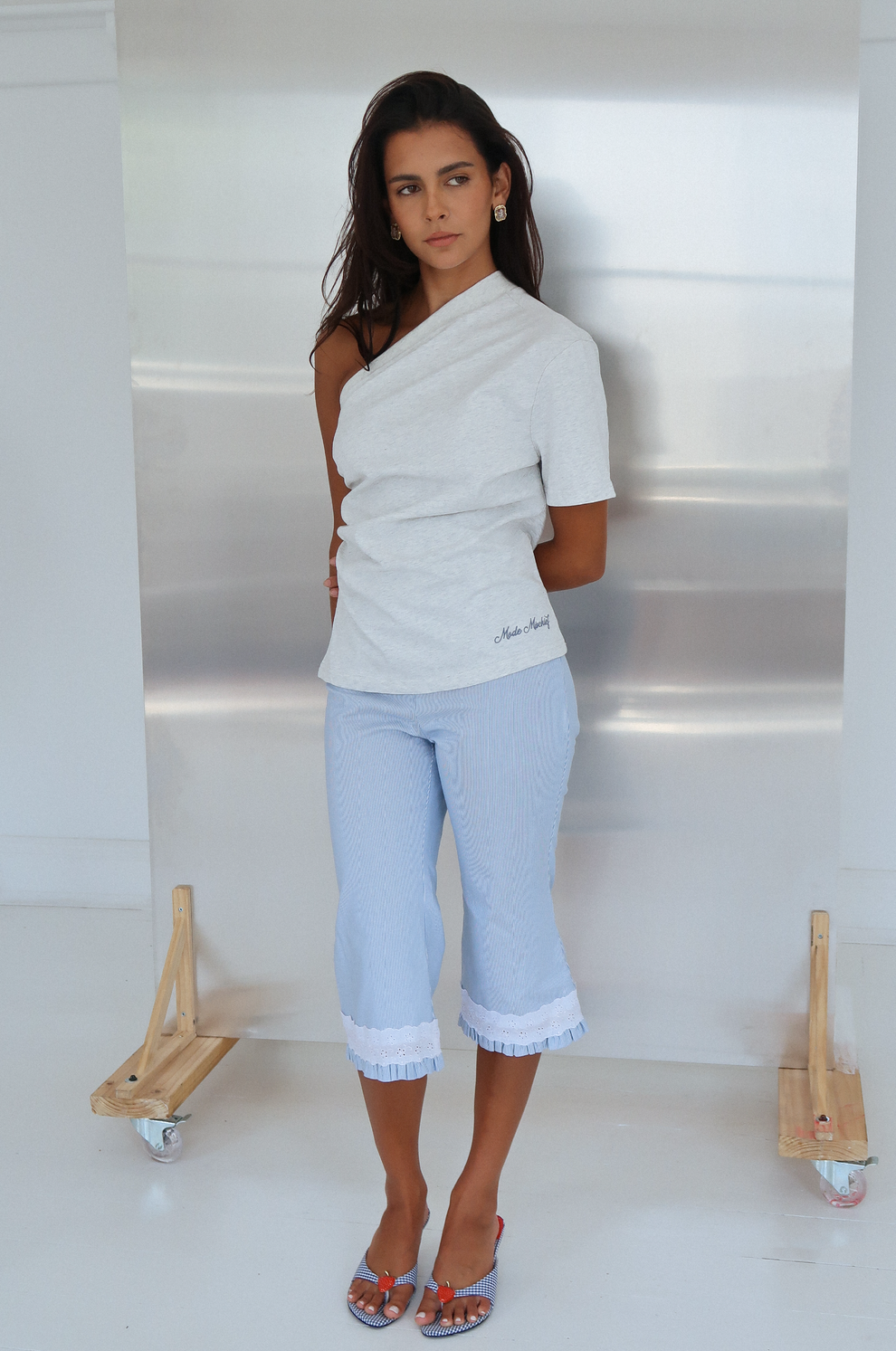 COLD SHOULDER TEE – Mode Mischief Studios